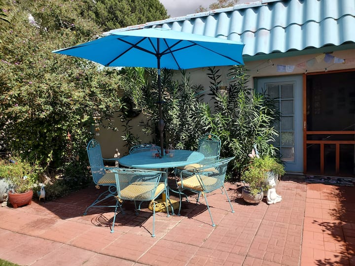 Rt. 66 Casita W/vintage Flair, Gated Parking. - Albuquerque