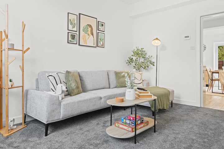 Spacious 5bed | Families | Big Groups | Parking - Oldham