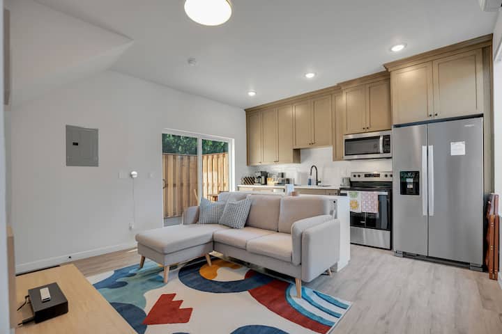 Vibrant 1br Duplex Near Alberta Arts District - Portland, OR