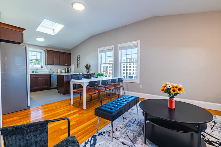Chic 3br1.5ba City Stay | Near T + Parking - Boston, MA