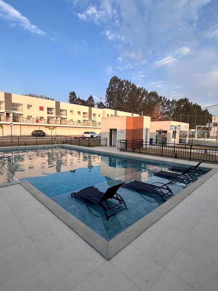 R4 - Apartamento No Térreo, Na Av. Olívia Flores - Vitória da Conquista