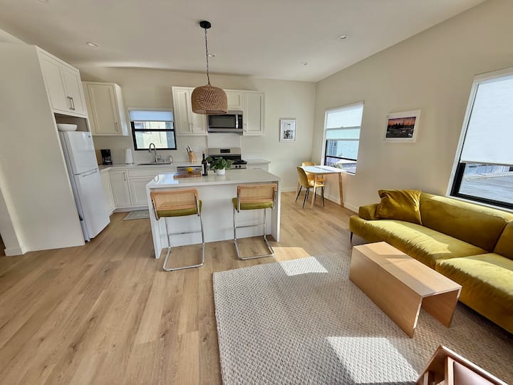 Bright Venice 1br W/ Patio + Garage Parking - Los Angeles