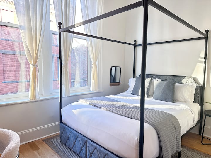 Downtown 1br • Walk To Convention Center • Kitchen - Providence, RI