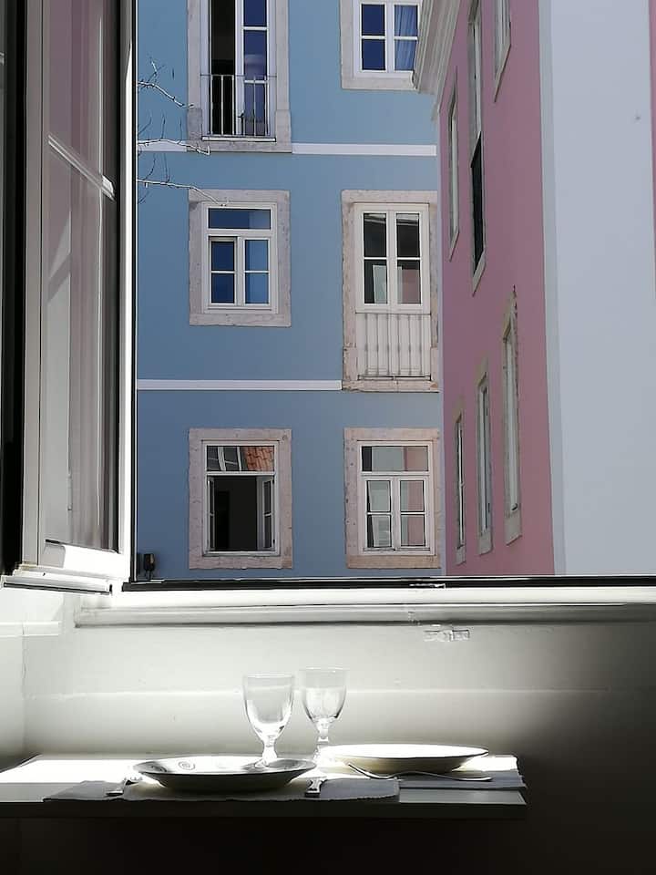 Sunny And Cosy Apartment At Baixa/downtown - Alfama