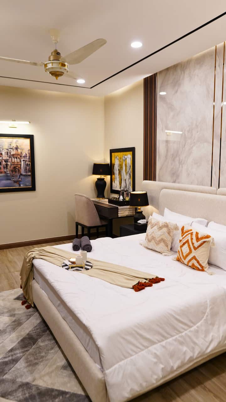 Luxurious 2 Br With City Views | Pool+wifi+parking - Islamabad