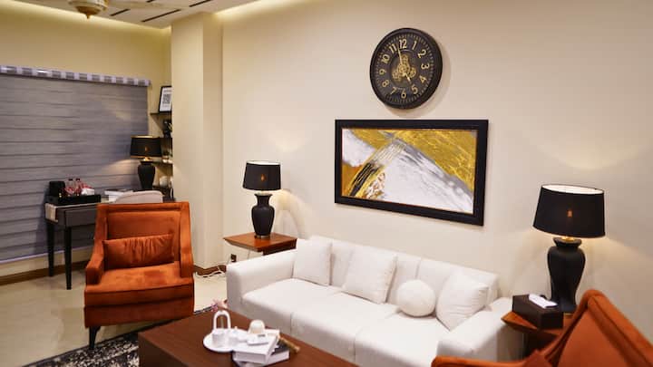 Modern 2bhk In Central Islamabad | Pool + Wi-fi. - Islamabad