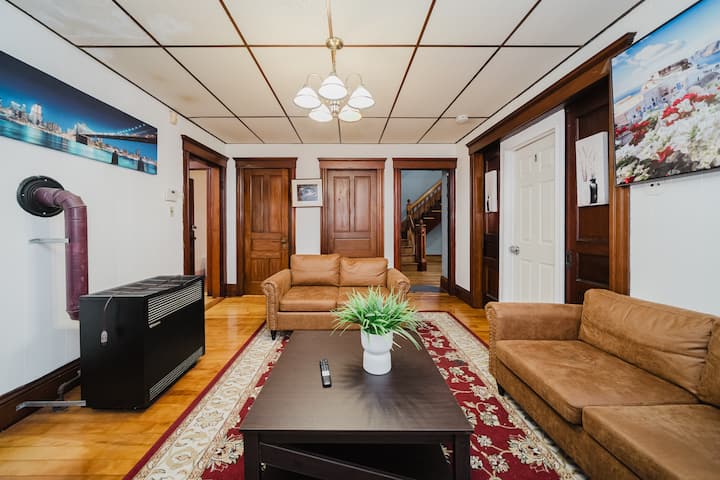 Cozy Couples Friendly Room - Worcester, MA