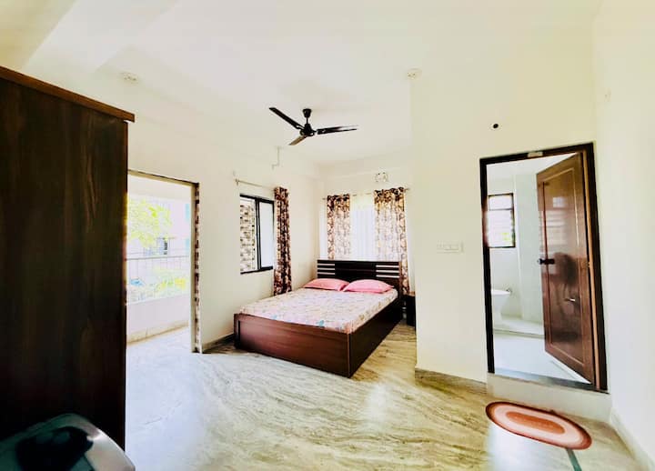 Backpackers Bunkhouse | Perfect For 2 + 1 | Deal - Siliguri