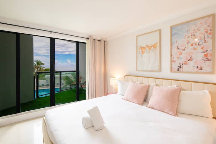 Beachfront - 2 Bedroom, Ocean View Townhouse - Miami Beach