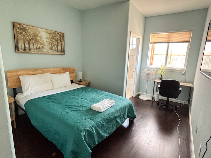 Private Room + Ensuite | Walk To Bart | Monthly Ok - Berkeley, CA