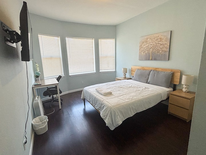 Room B Near Bart | Easy Sf & Berkeley Access - Oakland, CA