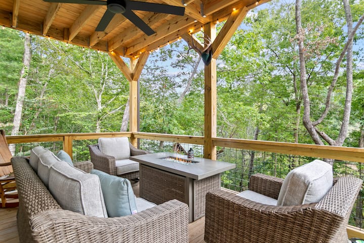 New Peaceful Waterfront Cabin With Hot Tub & Views - Ellijay