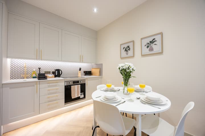 Luxury Flat Near Hove Station Parking Sleeps 4 - Hove