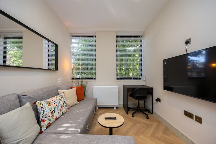 Luxury One Bed Flat Near Hove Station Sleeps 4 - Hove