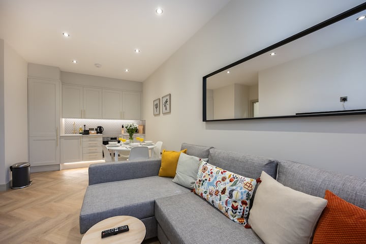 Luxury Flat Near Hove Station Parking Sleeps 4 - Hove
