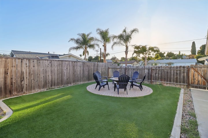 Gated Yard, King Bed, 2 Living Rooms, Ranch Style - San Diego, CA