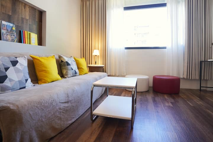 Spacious Apt 2 Min To Nanjing Fuxing Mrt(4–9ppl) - Taipei City