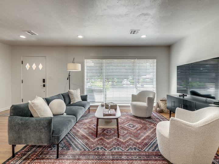 Vintage Varsity Vibes-early Check-in/walk 2 Campus - Norman, OK