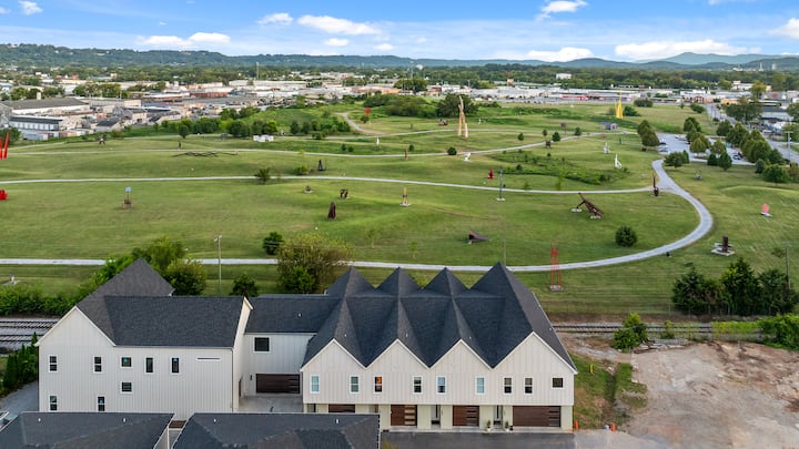 Hot Tub | Fireplace | Park View | Downtown - Chattanooga, TN
