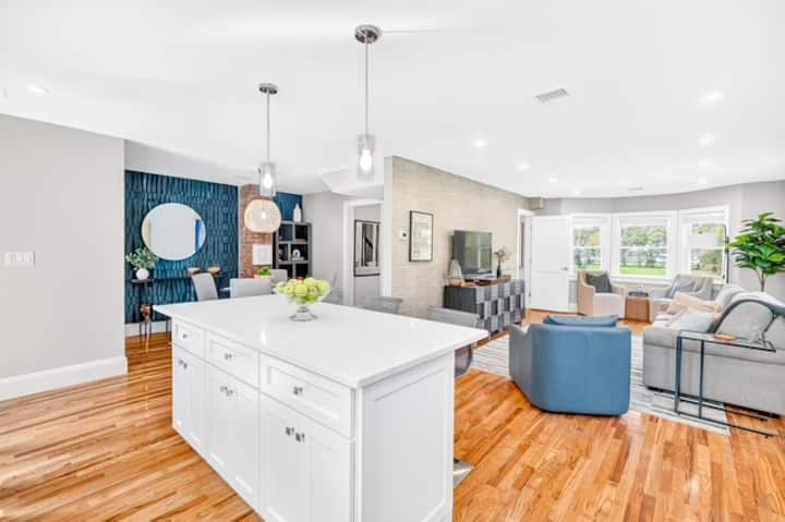 Charming Renovated Home, Cozy For All! - Newburgh, NY