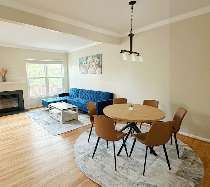Cozy 3br Townhome With Parking Near Dulles Airport - Ashburn, VA