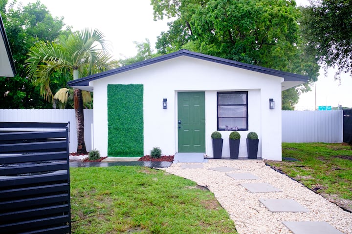 Charming Cottage Stay In Hollywood - Hollywood, FL