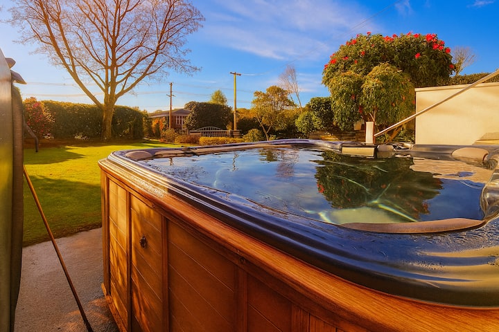 Villa Vibes - Family Friendly With Spa + Sleepout - Rotorua