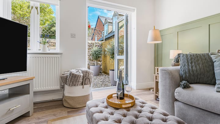 Gorgeous Renovated 2-bed Cottage, Parking & Garden - Lechlade-on-Thames