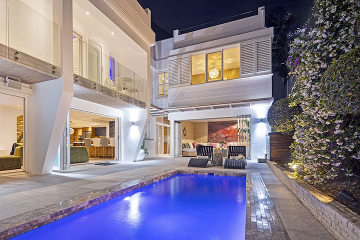 Luxury Beachside 5 Bed Villa - Views, Bbq & Pool - Camps Bay