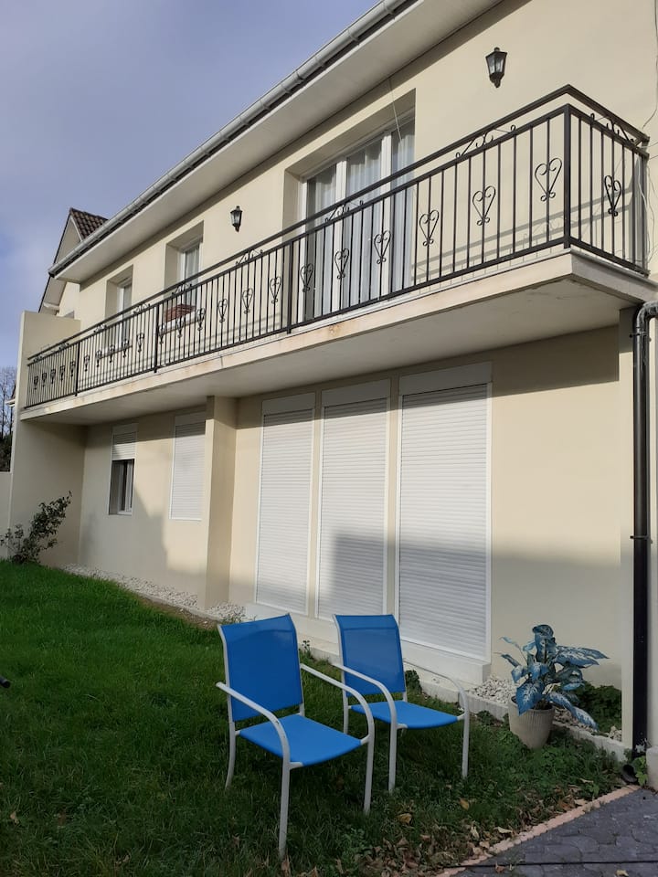 Appartement De 75 M² Avec Jardin En Rdc Et Parking - Pontault-Combault