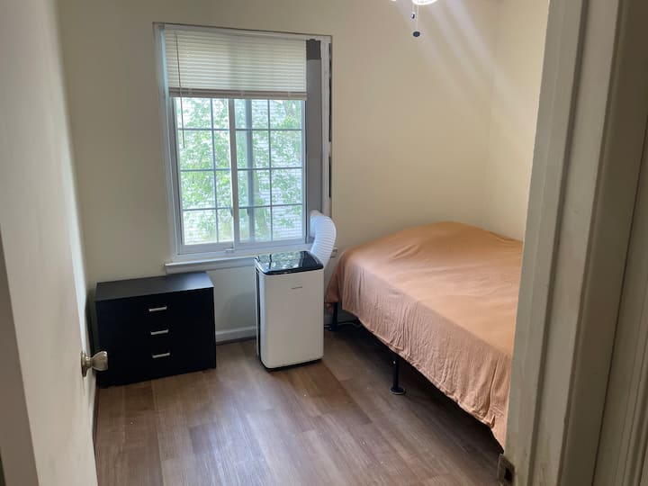 Executive Themed Room Next To Metro - Washington, DC