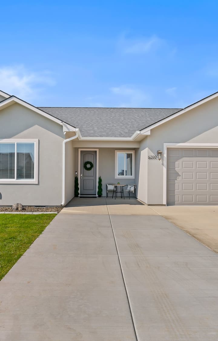 The Valley Nest - Newly Built 4br Cozy Home - Yakima, WA