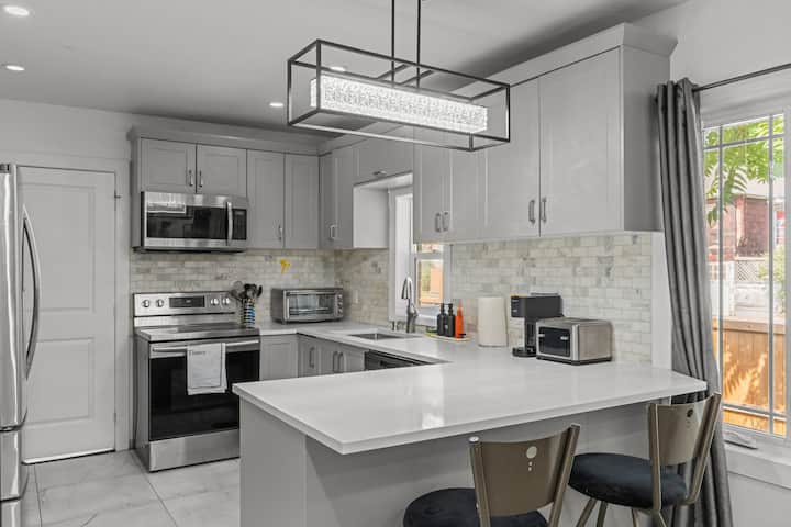 St. Clair College-5bd-newly Renovated-fast Wifi - Windsor