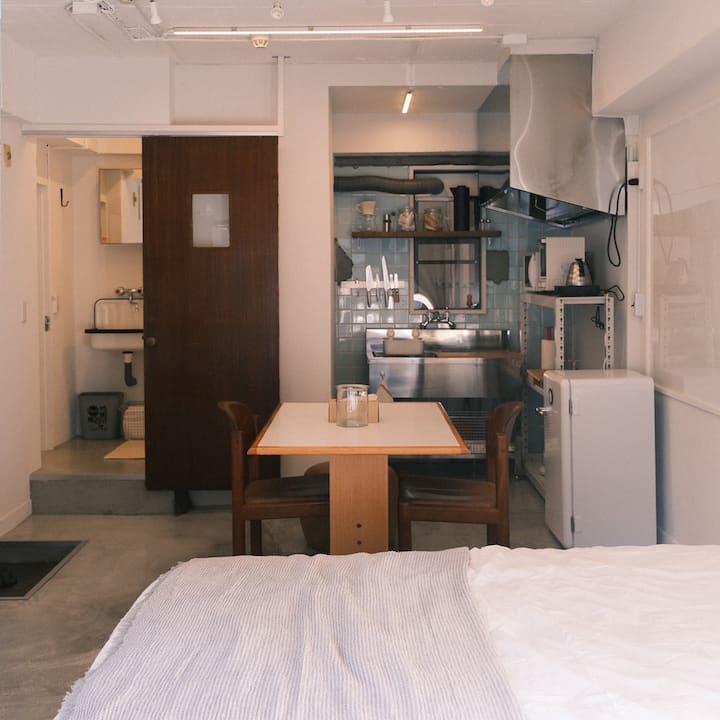 駅徒歩2分｜ペット可｜テラス付｜ユニークな空間｜インダストリアルなコンパクトスタジオ - Roppongi