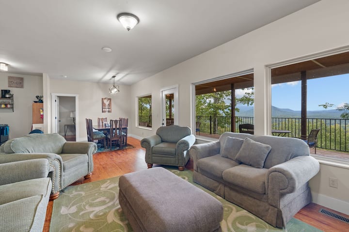 Mountain Oasis: Cozy Cabin With Stunning Views - Ocoee, TN