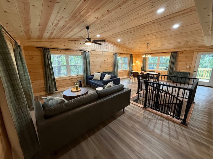 Modern Cabin W Game Room! - Stanley, VA