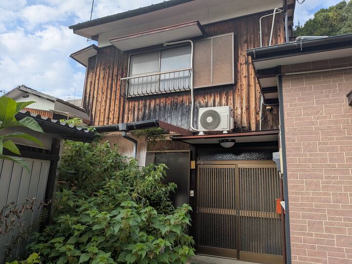 宇和島駅徒歩6分|空き家を再生した古民家を一棟まるまる貸切! - Ehime
