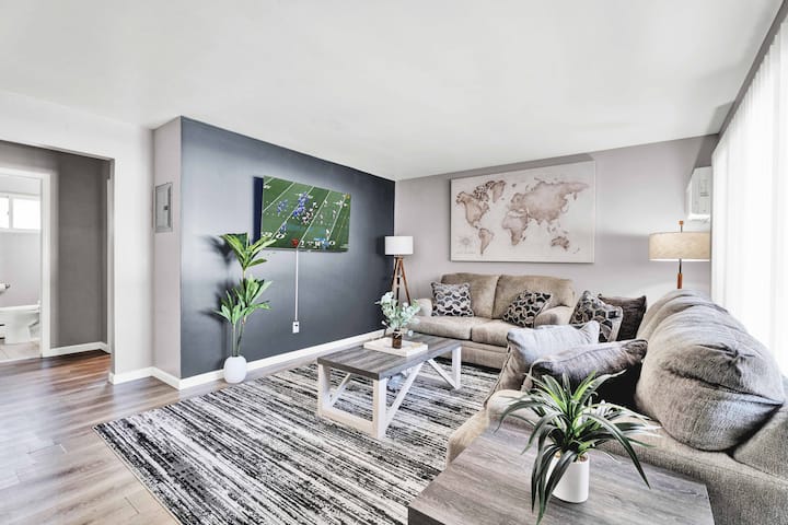 Cozy Ro Loft | Central + Private Entry + Parking - Bloomfield Hills, MI