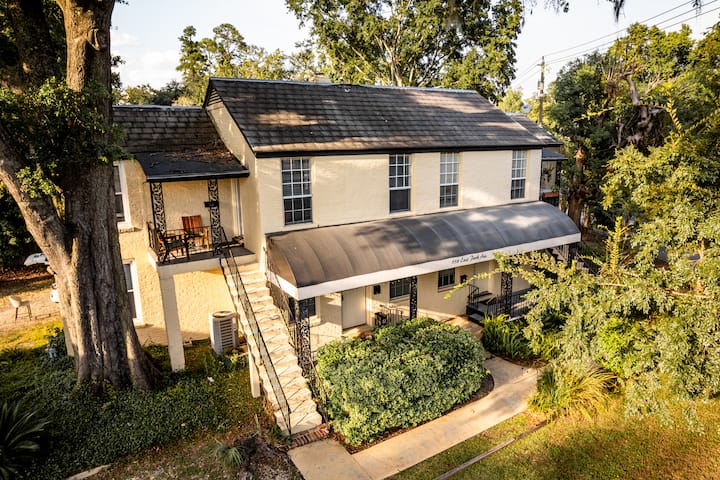 Downtown Apartment Steps Away From Cascades Park - Tallahassee, FL