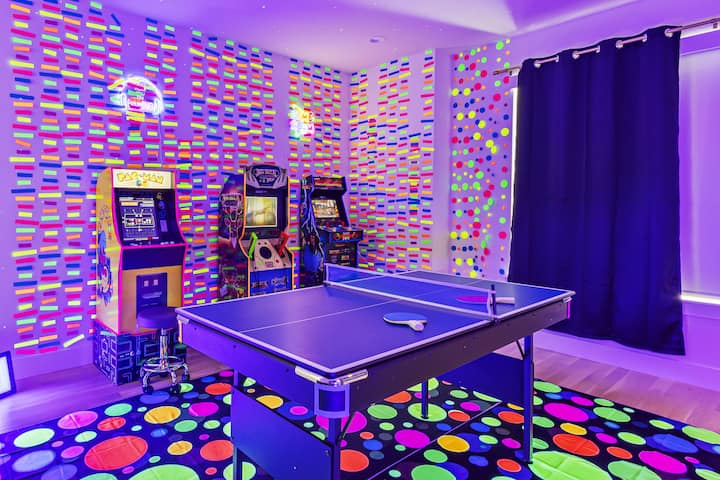 Luxury Retreat | Sleeps 16 | Arcade + Karaoke+yard - Dallas, TX