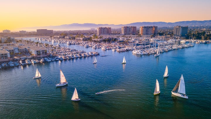 Breathtaking Marina & Beach View, Pool - Santa Monica, CA