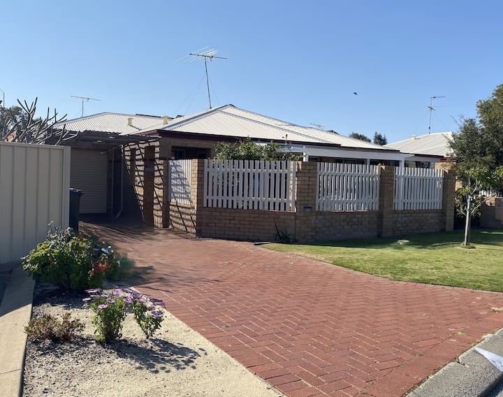 “Sundara” - Holiday Home At Mandurah
 3br Home - Mandurah