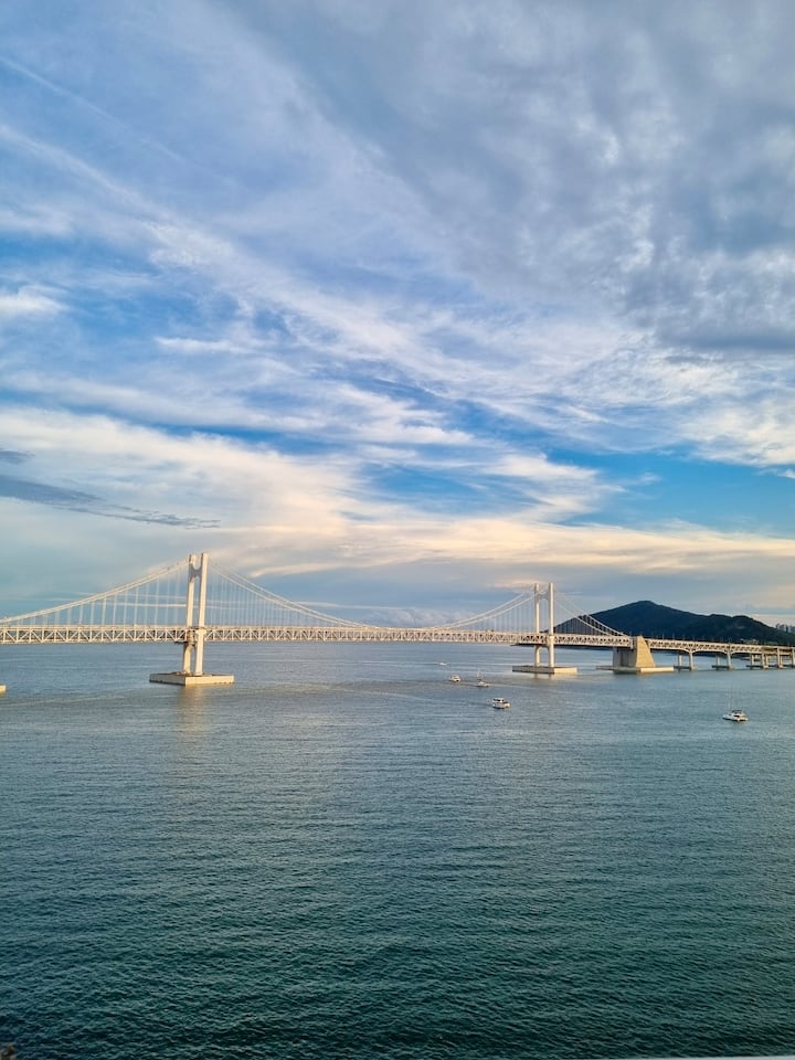 #광안대교 바다 전망/퀸침대3개/넓은거실/   2인쇼파베드/짐보관/무료주차/청결숙소 - Busan