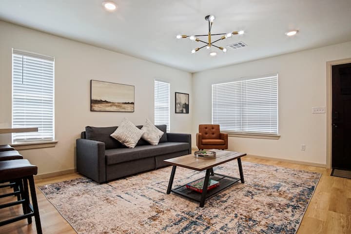 Brand New Brick Escape Close To Downtown & Capitol - Boathouse District - Oklahoma City