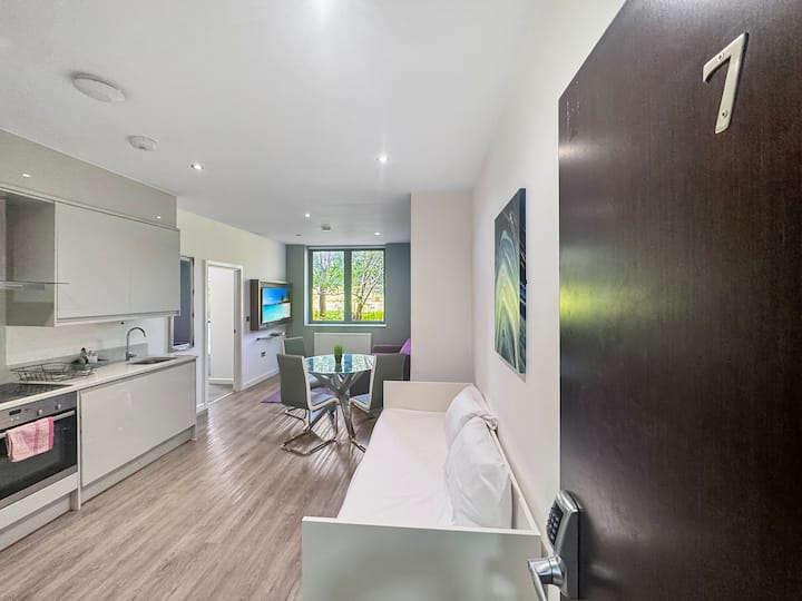 #7 Beautiful Apartment @Cmk Walkable To Station - Milton Keynes