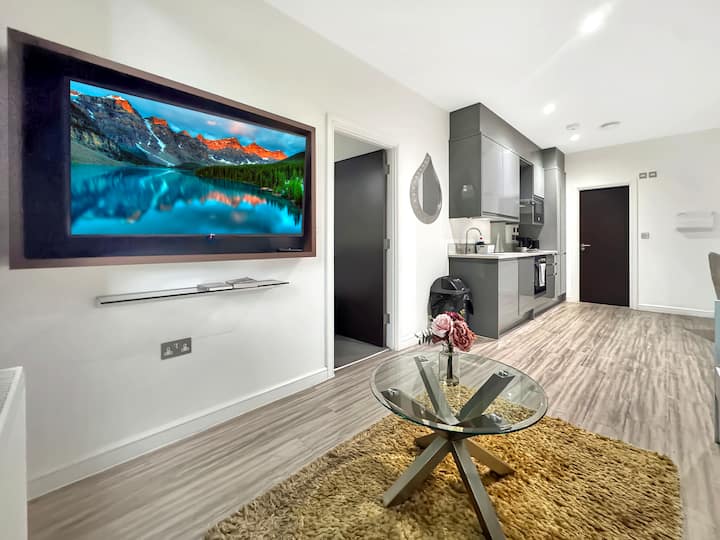 #10 Beautiful Apartment @Cmk Walkable To Station - Milton Keynes