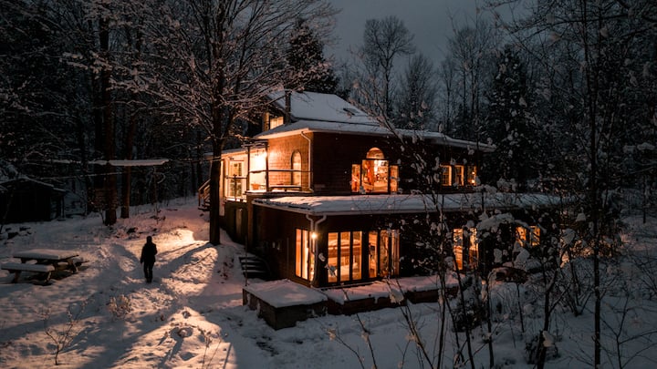 Grand Chalet En Bordure De Rivière - Bromont
