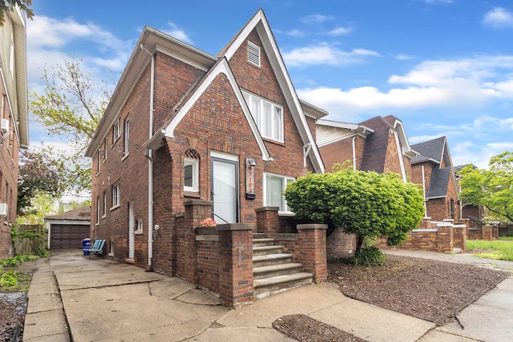 Peaceful 6bd Family Retreat | University District - Detroit