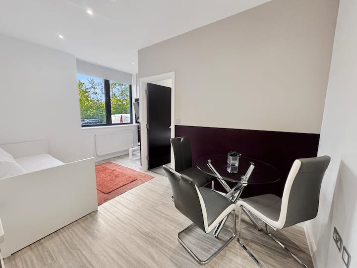 #4 Beautiful Apartment @Cmk Walkable To Station - 밀턴 케인즈