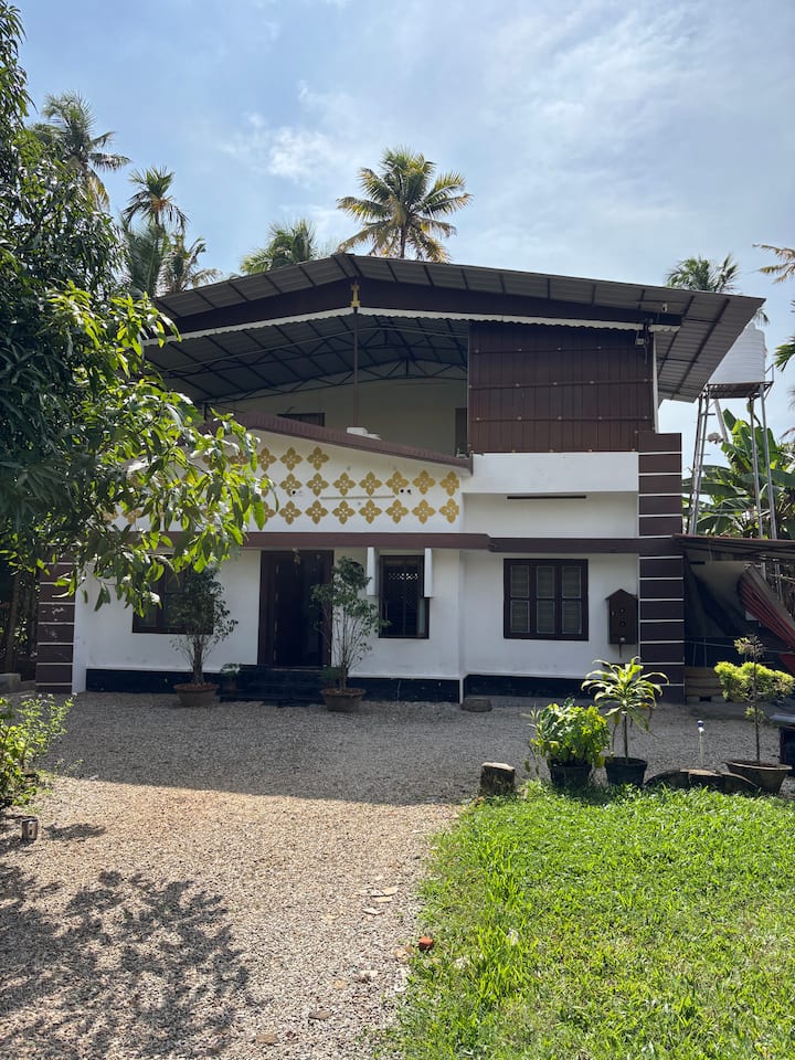 Backwater Wellness Stay | Ayurveda | Canoe Rides - Karunagappalli